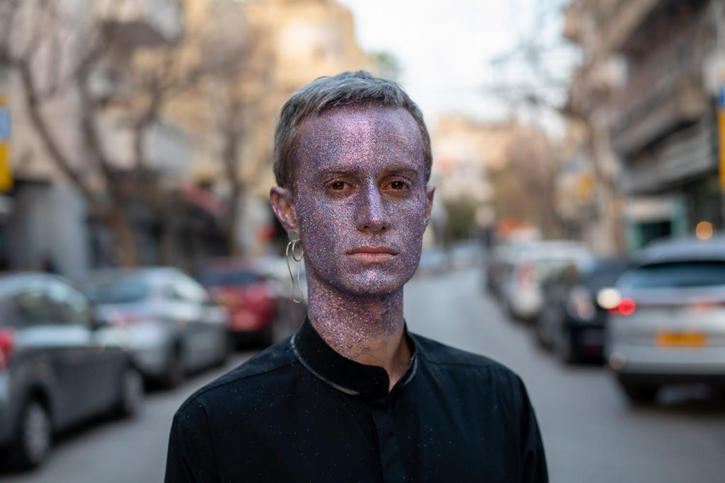 Synthpop musician Tee Dee Dees shares dynamite song ‘Lollipops’ – Raudio