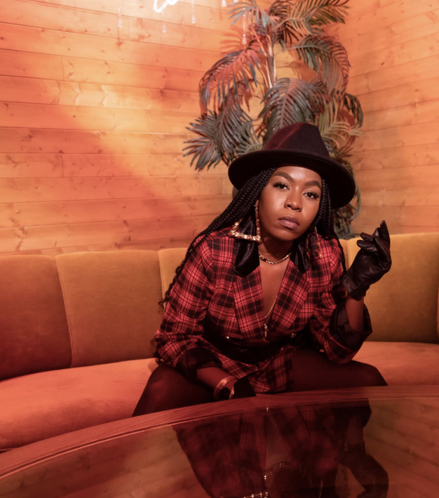 R&B singer RoRo shares fierce anthem – Raudio