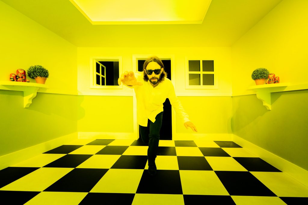 Psychedelic-rock artist Def.fo shares serene single ‘Play It Cool’ – Raudio
