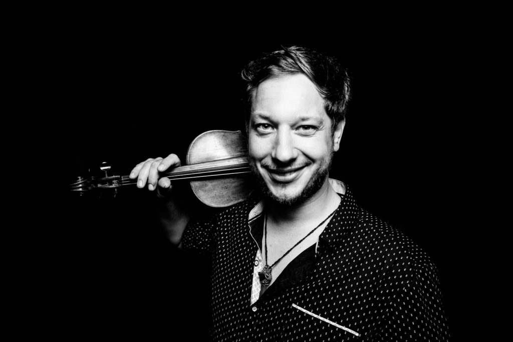 CREATIVE VISIONARY SETH SCHWARZ UNVEILS NEW SINGLE ‘RADIATE LOVE’ – Raudio